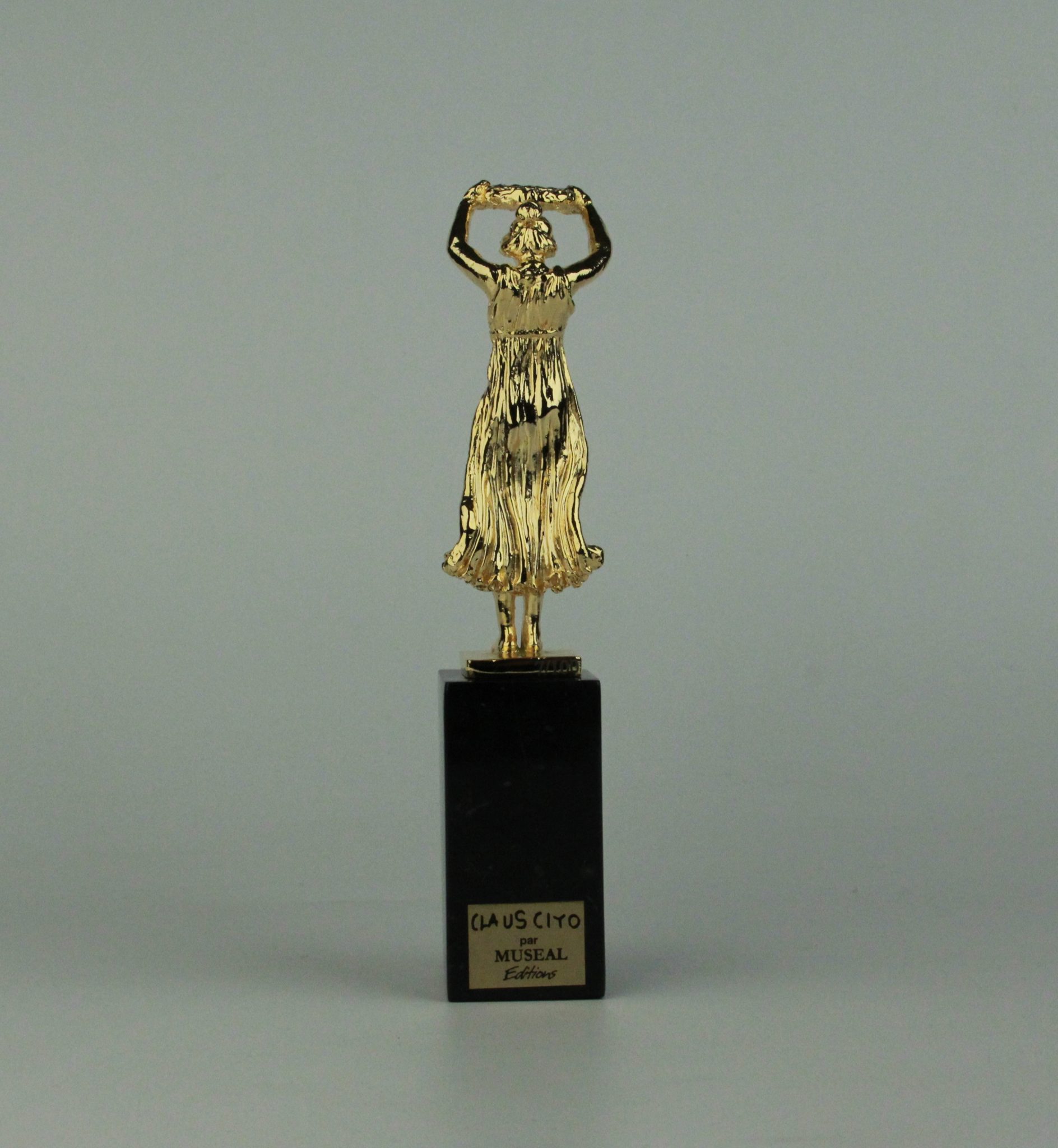 The "Gëlle Fra" by Claus CITO, 21cm - Museal Editions